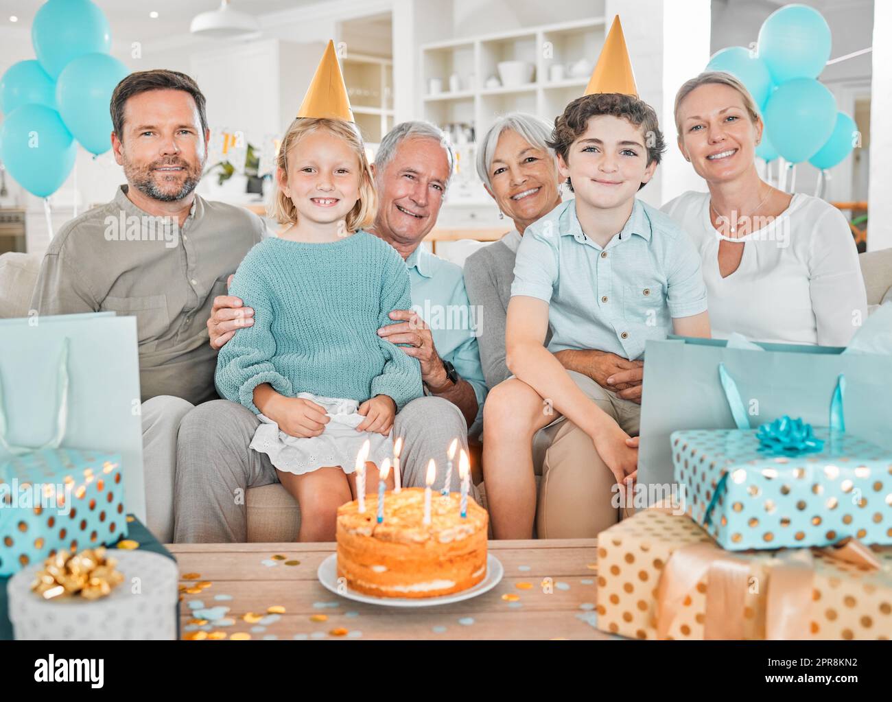 Family celebrating a birthday party hi-res stock photography and images ...