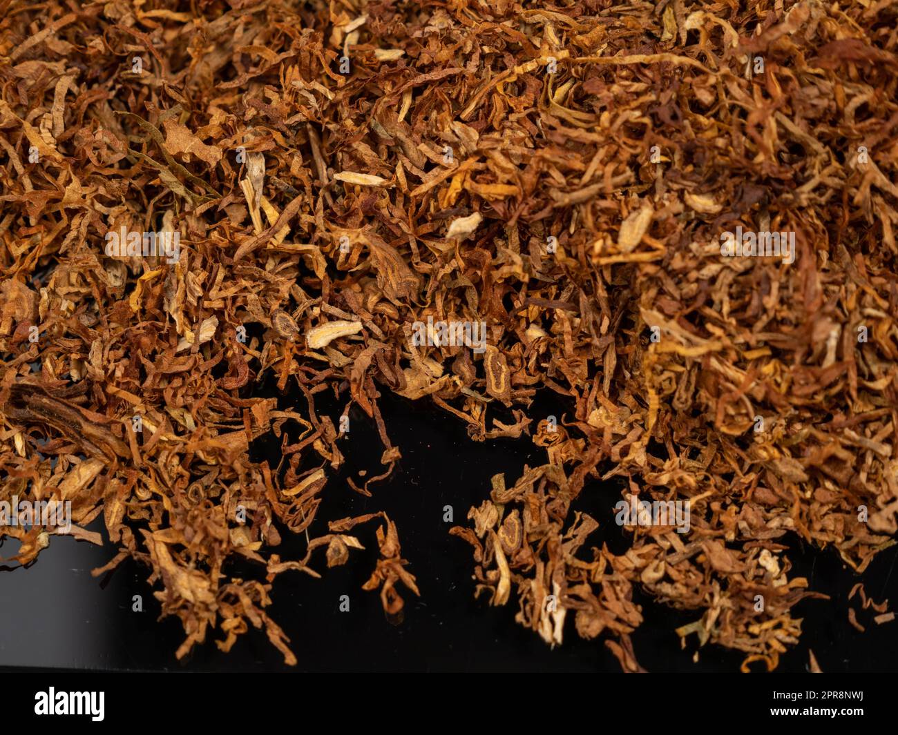 Dry smoking tobacco lots hi-res stock photography and images - Alamy