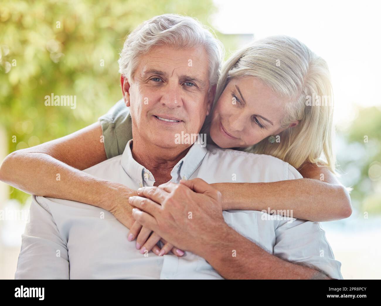 Happy retired couple hi-res stock photography and images - Alamy