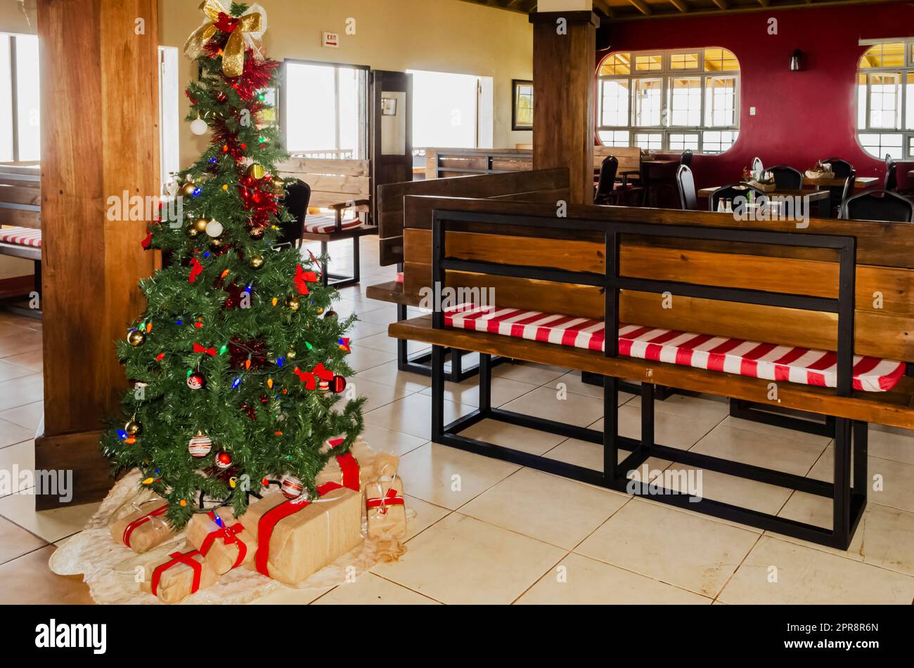 The box tree restaurant hi-res stock photography and images - Alamy