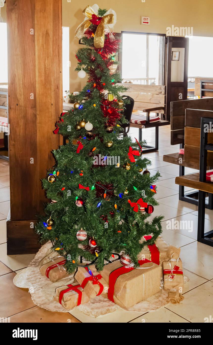 The box tree restaurant hi-res stock photography and images - Alamy