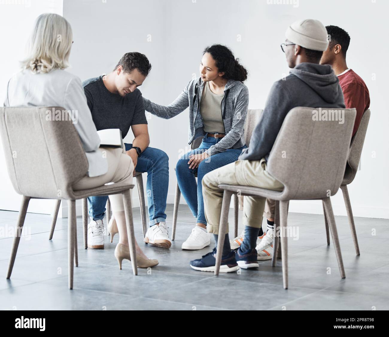 Circle of friends therapy session hi-res stock photography and images ...