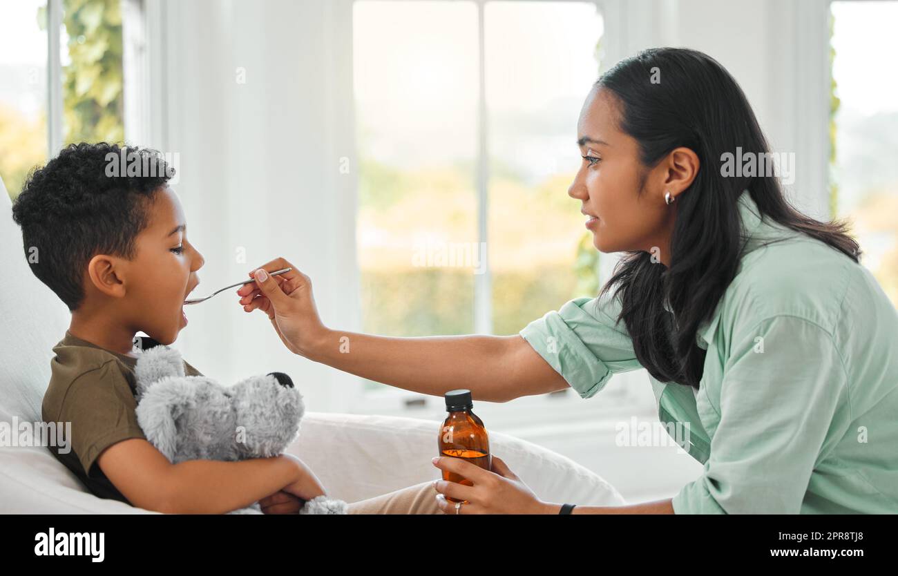 Sick child drinking bed hi-res stock photography and images - Alamy