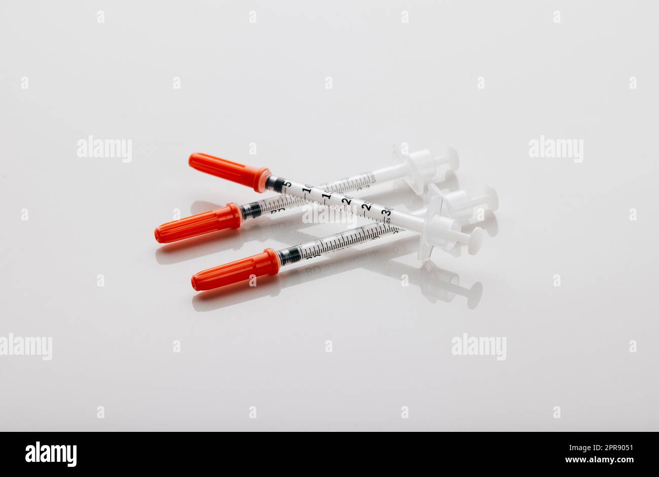 Sterile needles hi-res stock photography and images - Alamy