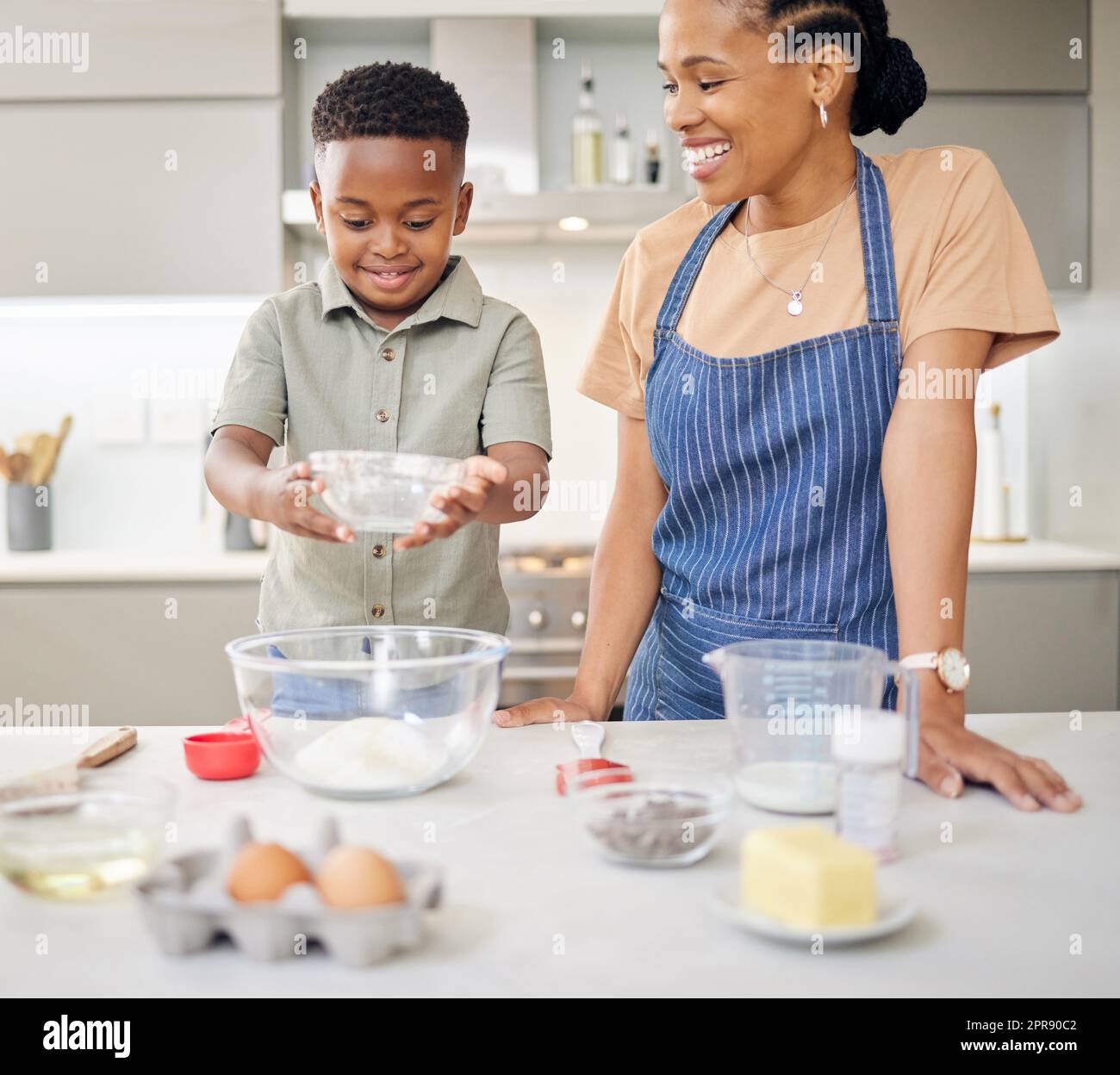 Son helping mother kitchen hi-res stock photography and images - Alamy