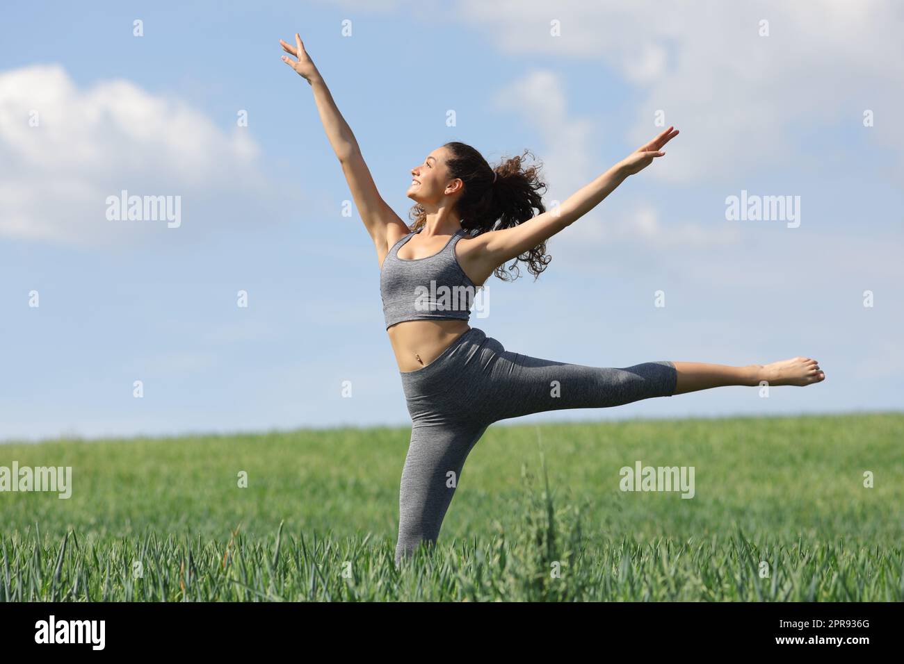 Woman dancing in a wheat field Stock Photo - Alamy