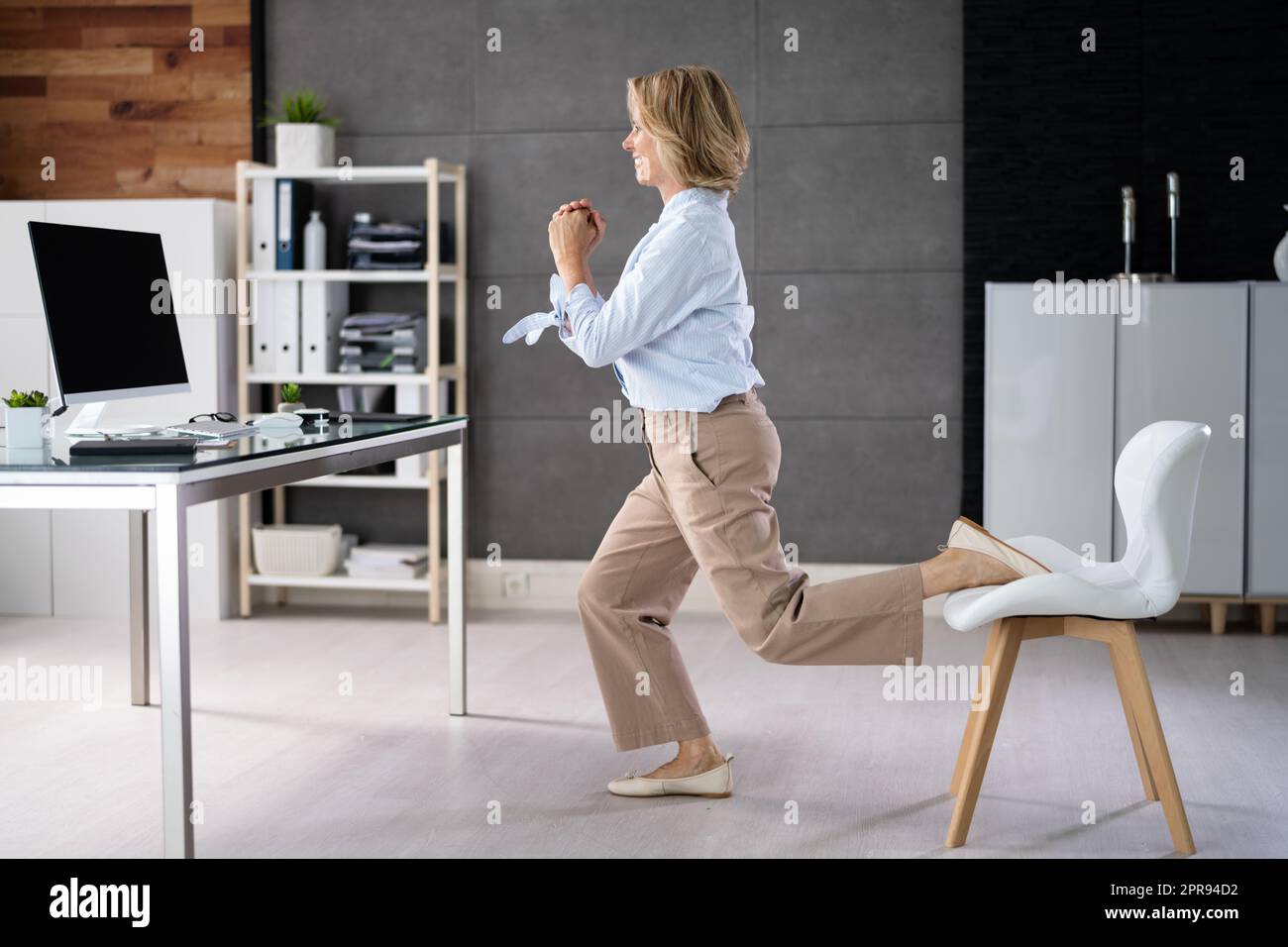 Women doing splits hi-res stock photography and images - Alamy