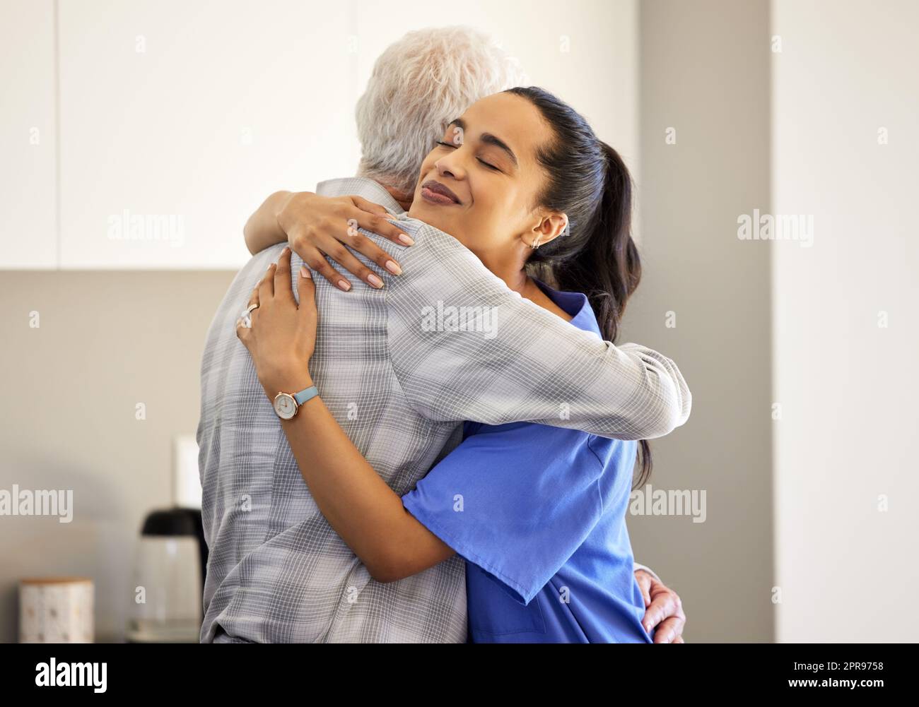 Patient hugging nurse hi-res stock photography and images - Alamy