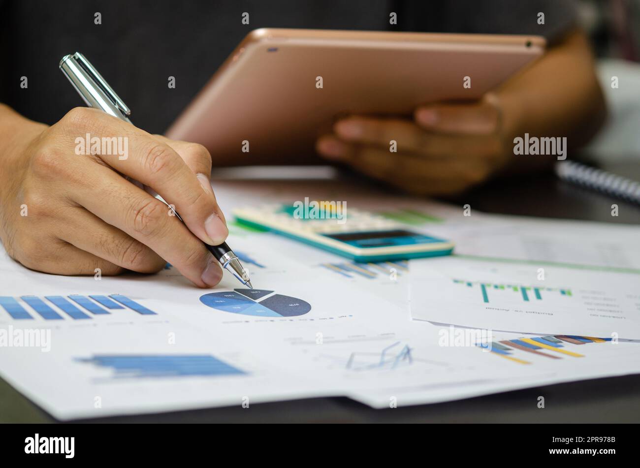 Calculating graph hi-res stock photography and images - Alamy