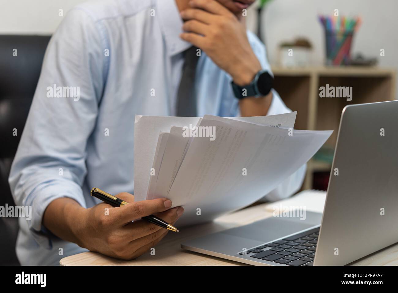 Accounting desk hi-res stock photography and images - Alamy