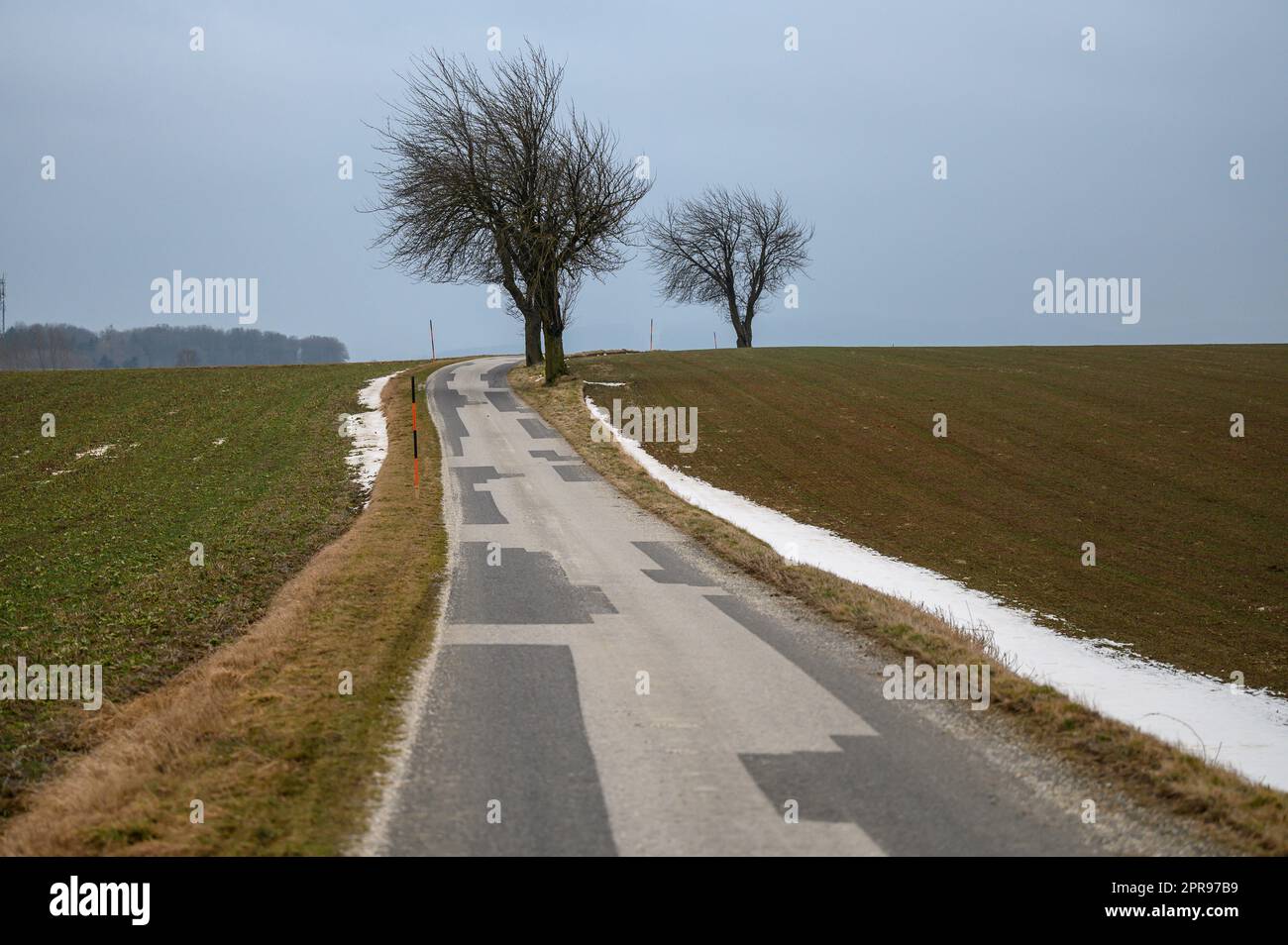 Narrow countryside road beautiful hi-res stock photography and images ...