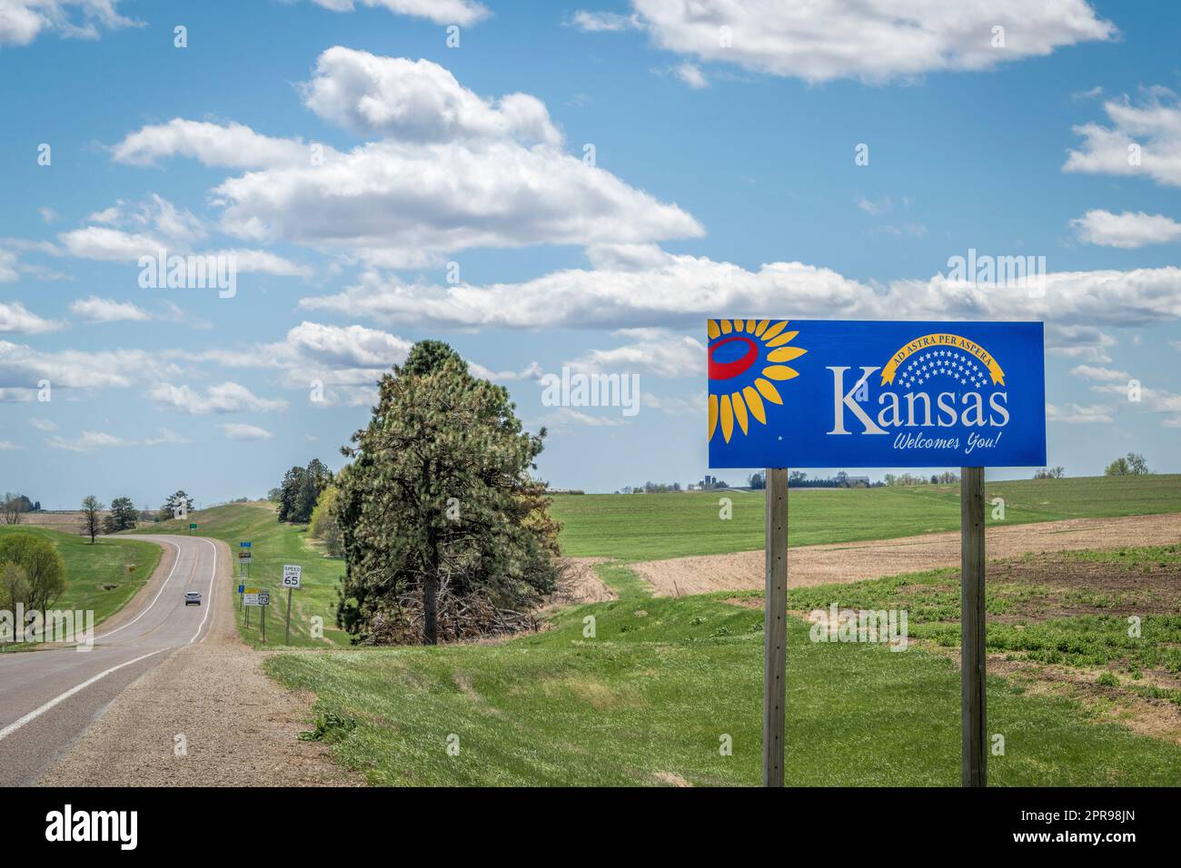 Welcome to kansas sign hi-res stock photography and images - Alamy