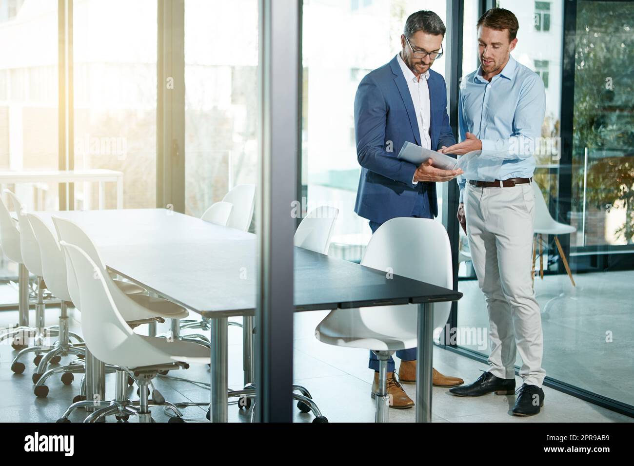 Two full length male figures hi-res stock photography and images - Alamy