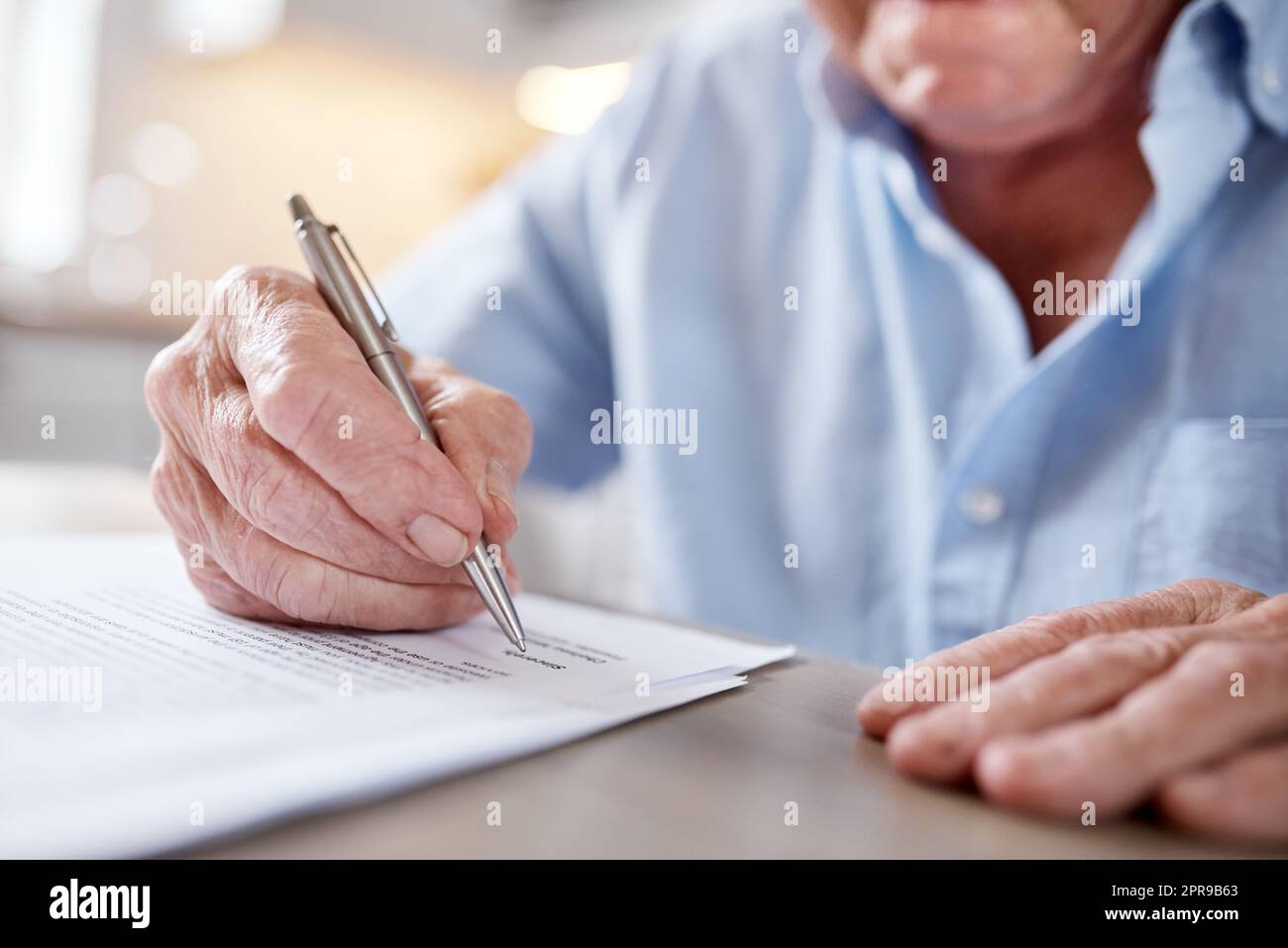 Man filling in form hi-res stock photography and images - Alamy