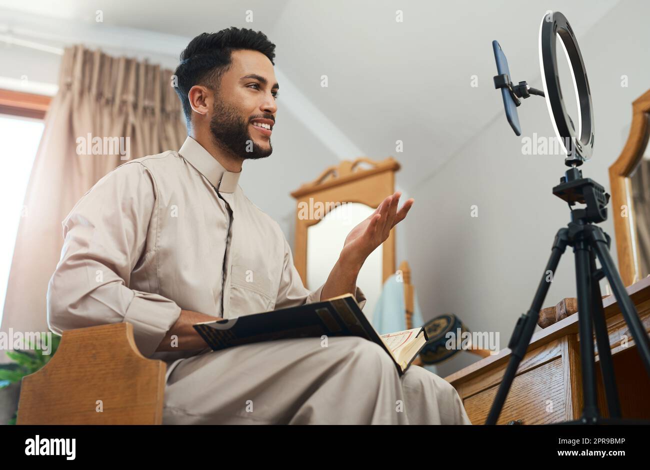 Man with recording device hi-res stock photography and images - Alamy