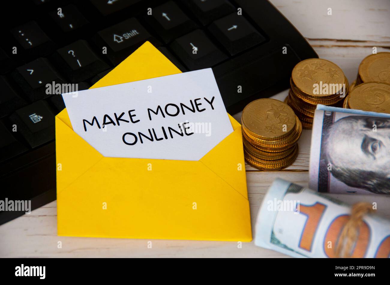 White envelope bank notes hi-res stock photography and images - Alamy