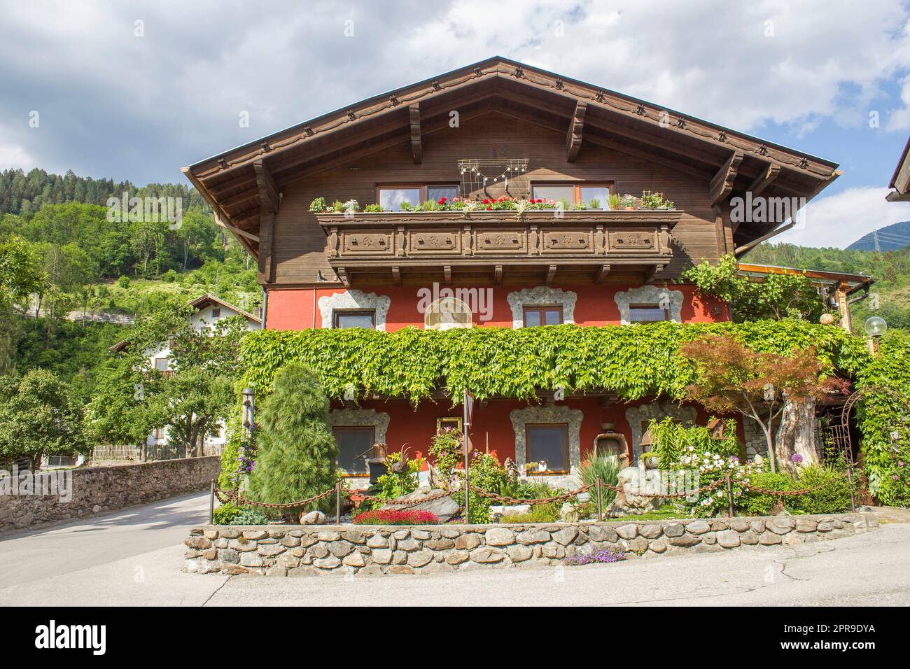 Traditional wooden alpine house hi-res stock photography and images - Alamy