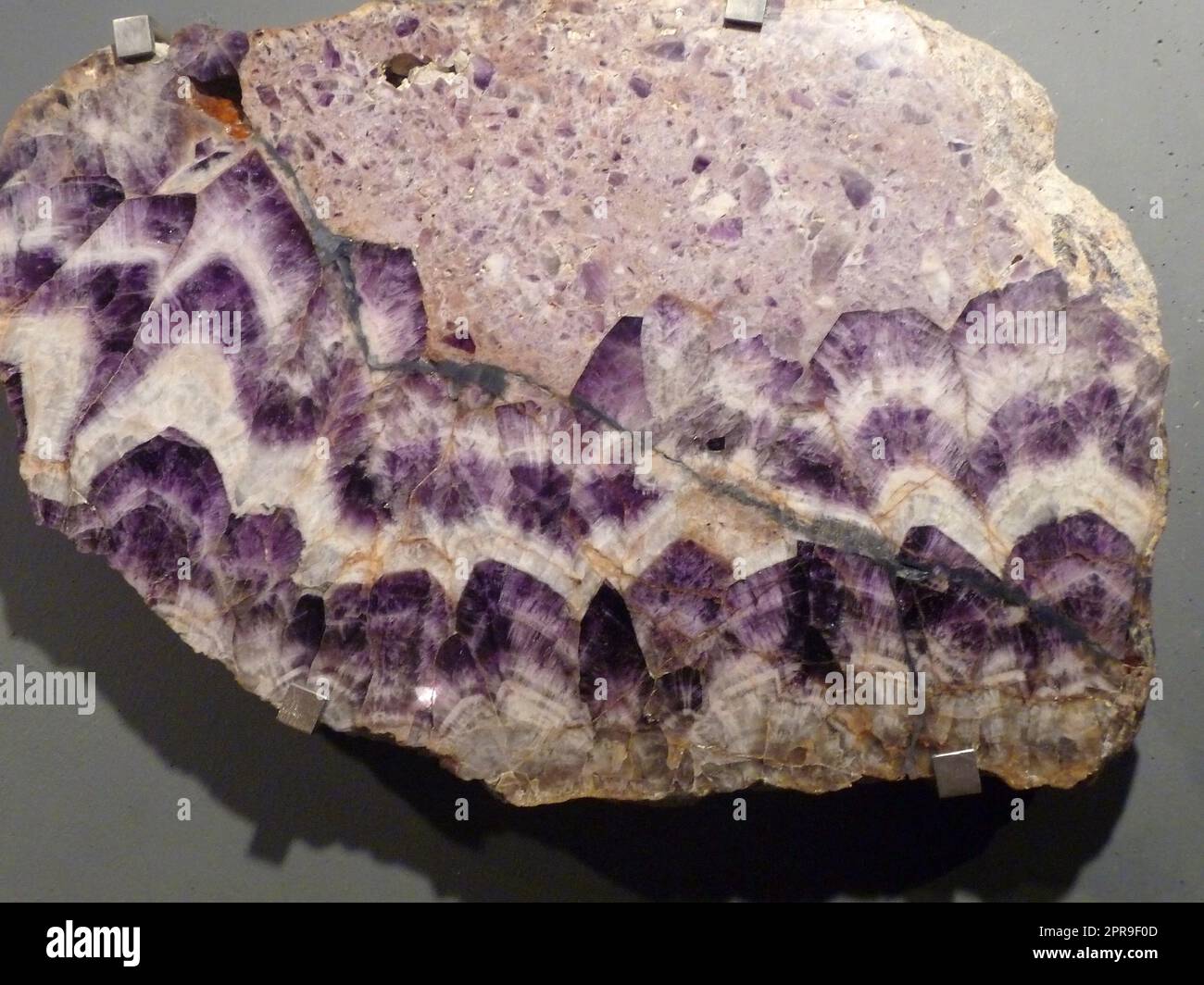 Uncut amethyst hi-res stock photography and images - Alamy