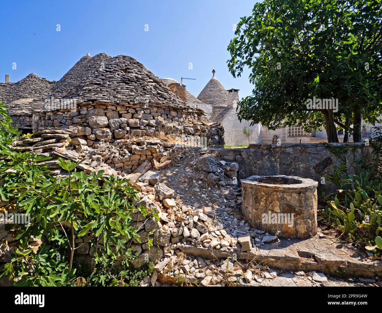 Unesco zona monumentale rione aia piccola hi-res stock photography and ...
