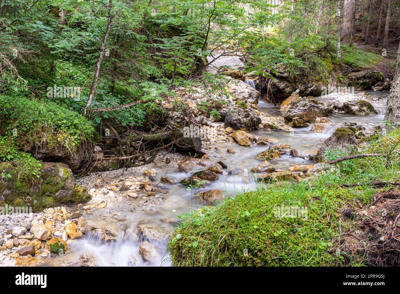 Stream and mountains hi-res stock photography and images - Alamy