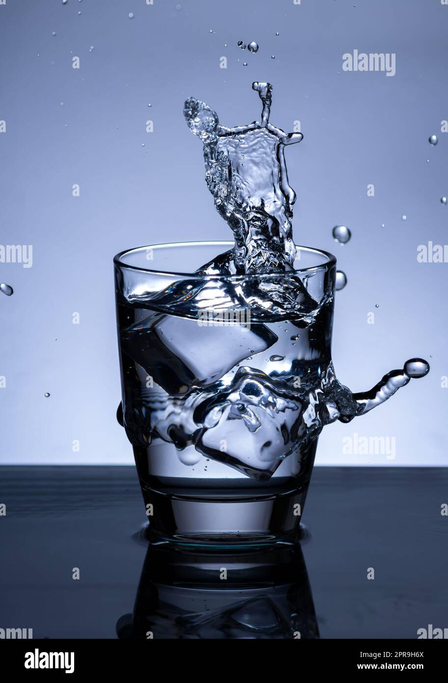 Pouring of water hi-res stock photography and images - Alamy