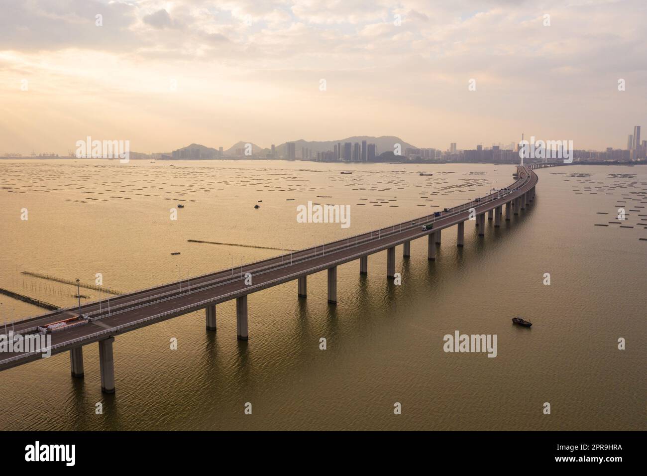 Hong kong shenzhen bridge hi-res stock photography and images - Alamy