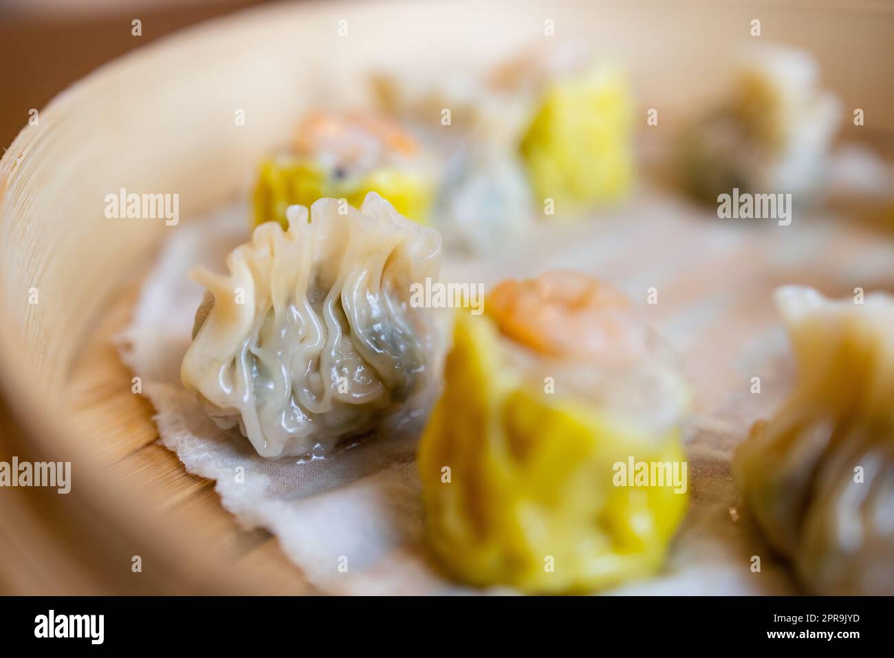 Shumai and dumpling in basket of Chinese restaurant Stock Photo - Alamy