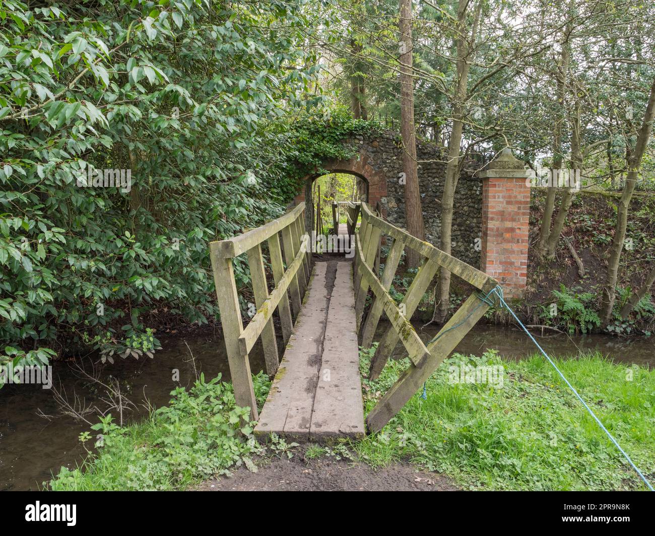 Small wooden pedestrian bridge on a path near Henley-On-Thames ...