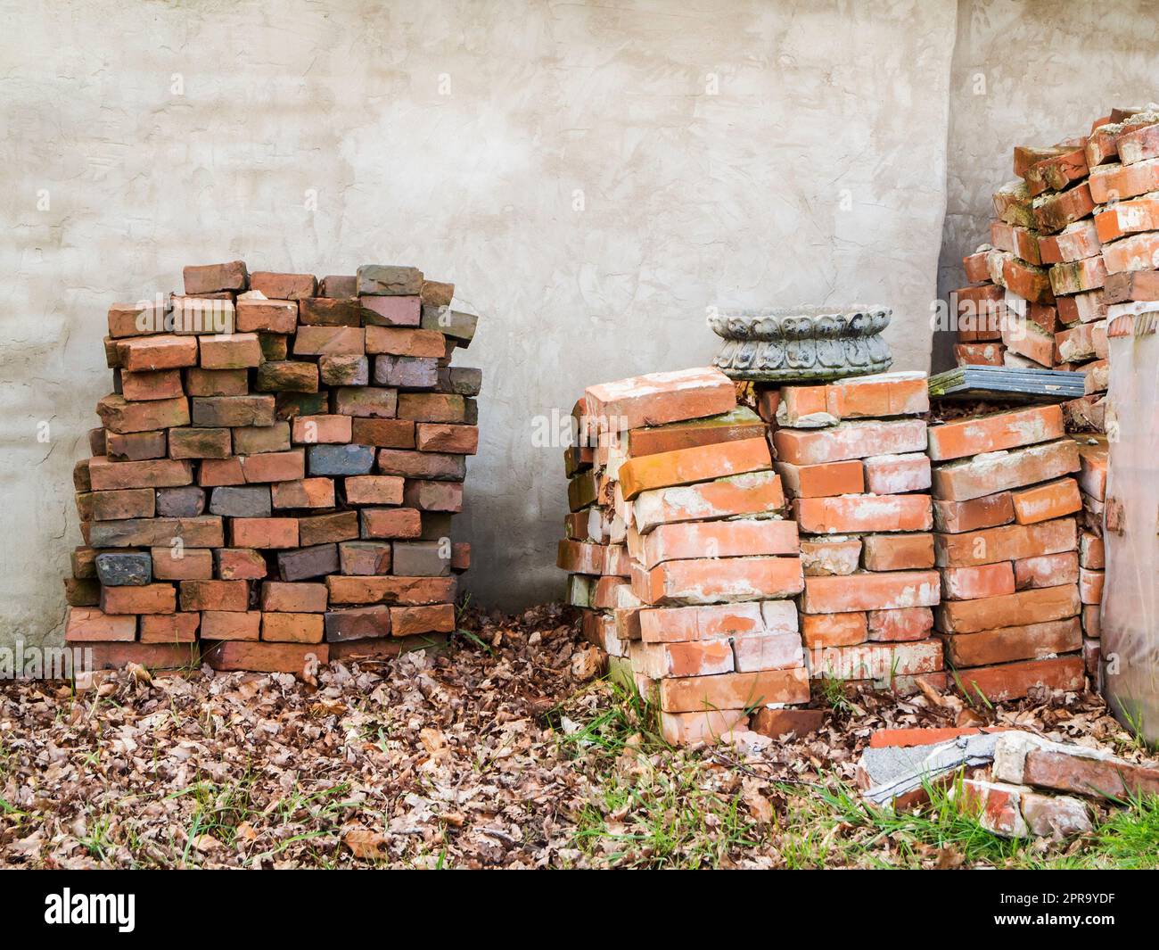 Old bricks hi-res stock photography and images - Alamy