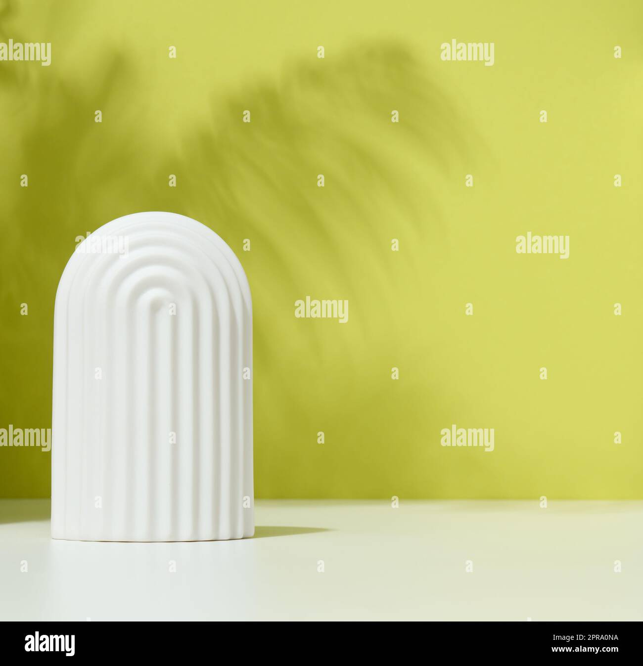 Showcase merchandise hi-res stock photography and images - Alamy