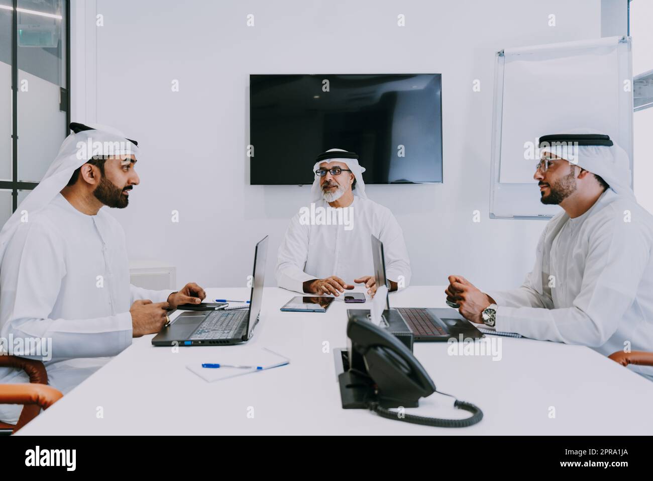 Group of middle-eastern corporate business people wearing traditional ...