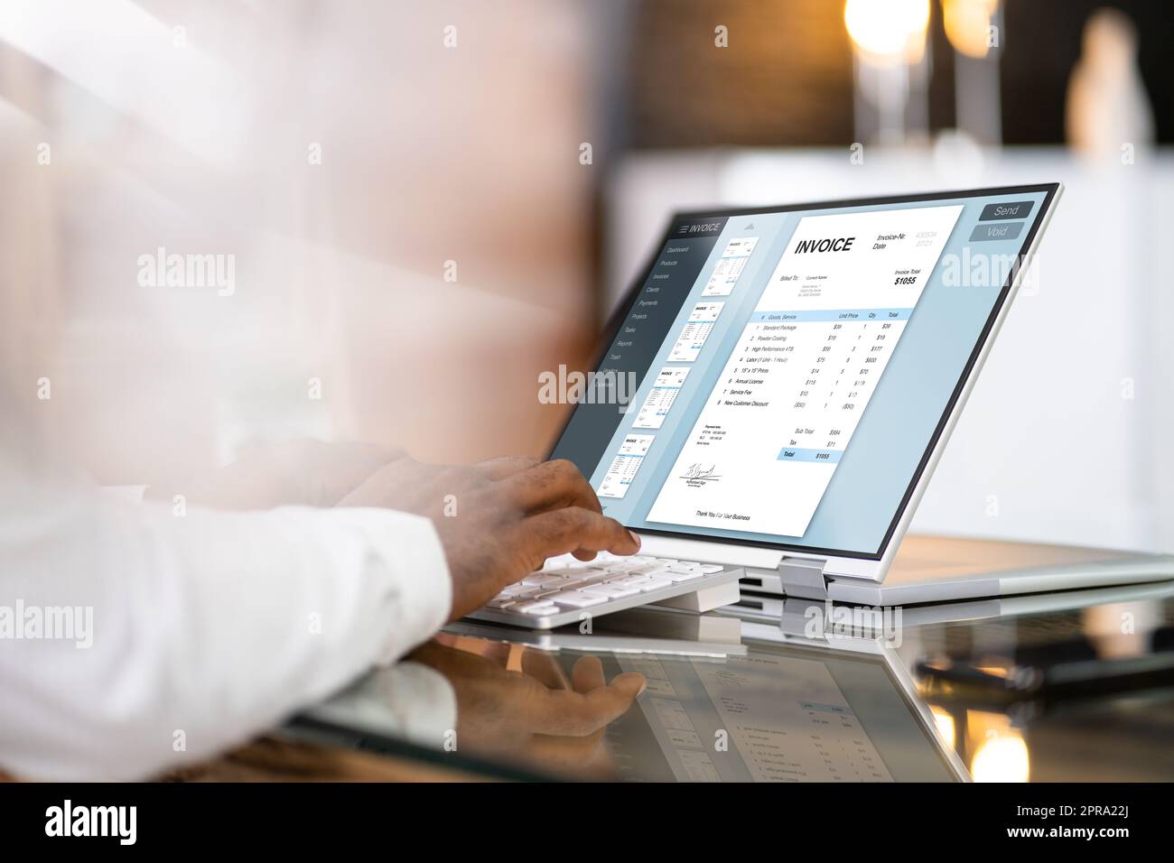 Online Digital E Invoice Statement Stock Photo - Alamy