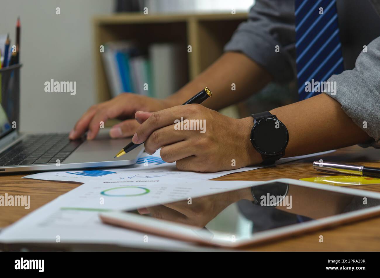Calculating graph hi-res stock photography and images - Alamy