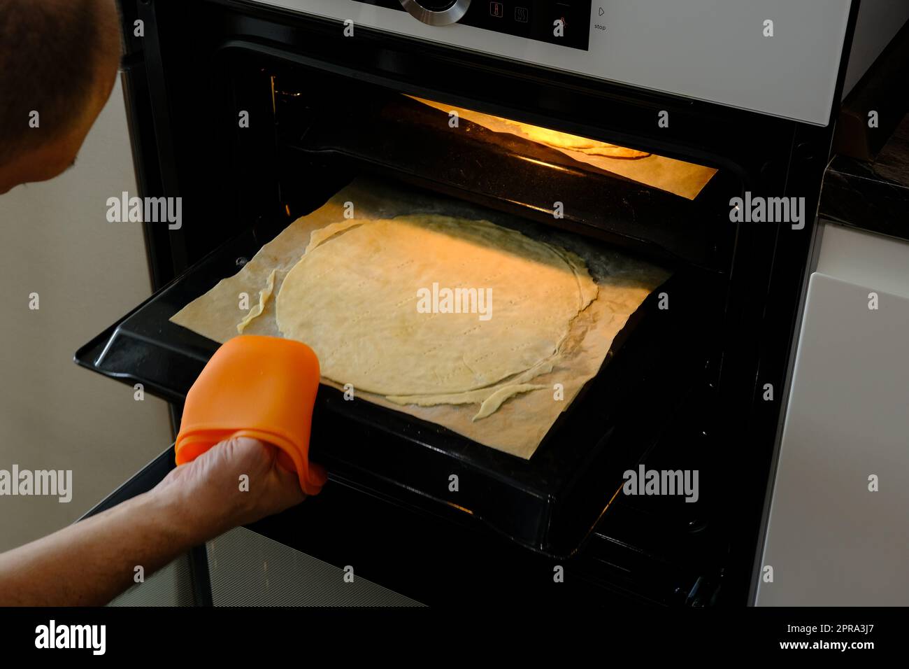 Fresh Puff Cakes for Napoleon Cake Puff pastry for dessert Milfey ...