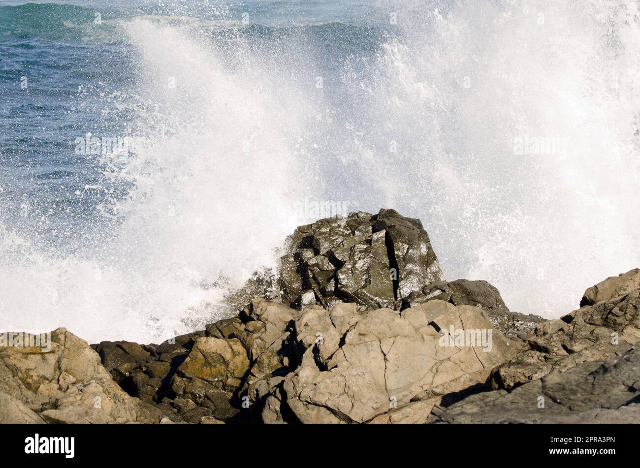 Breaking rocks hi-res stock photography and images - Alamy