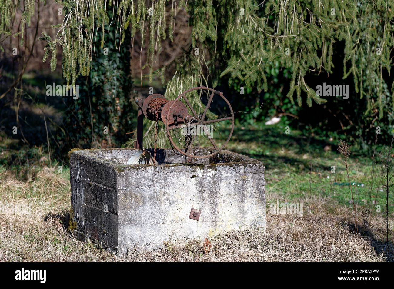 Old hand-operated water well Stock Photo - Alamy
