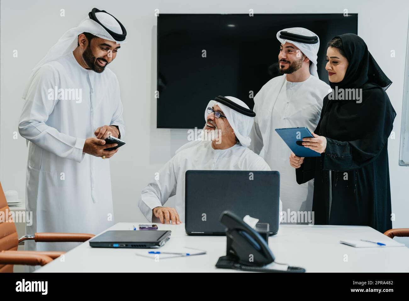 Group of middle-eastern corporate business people wearing traditional ...