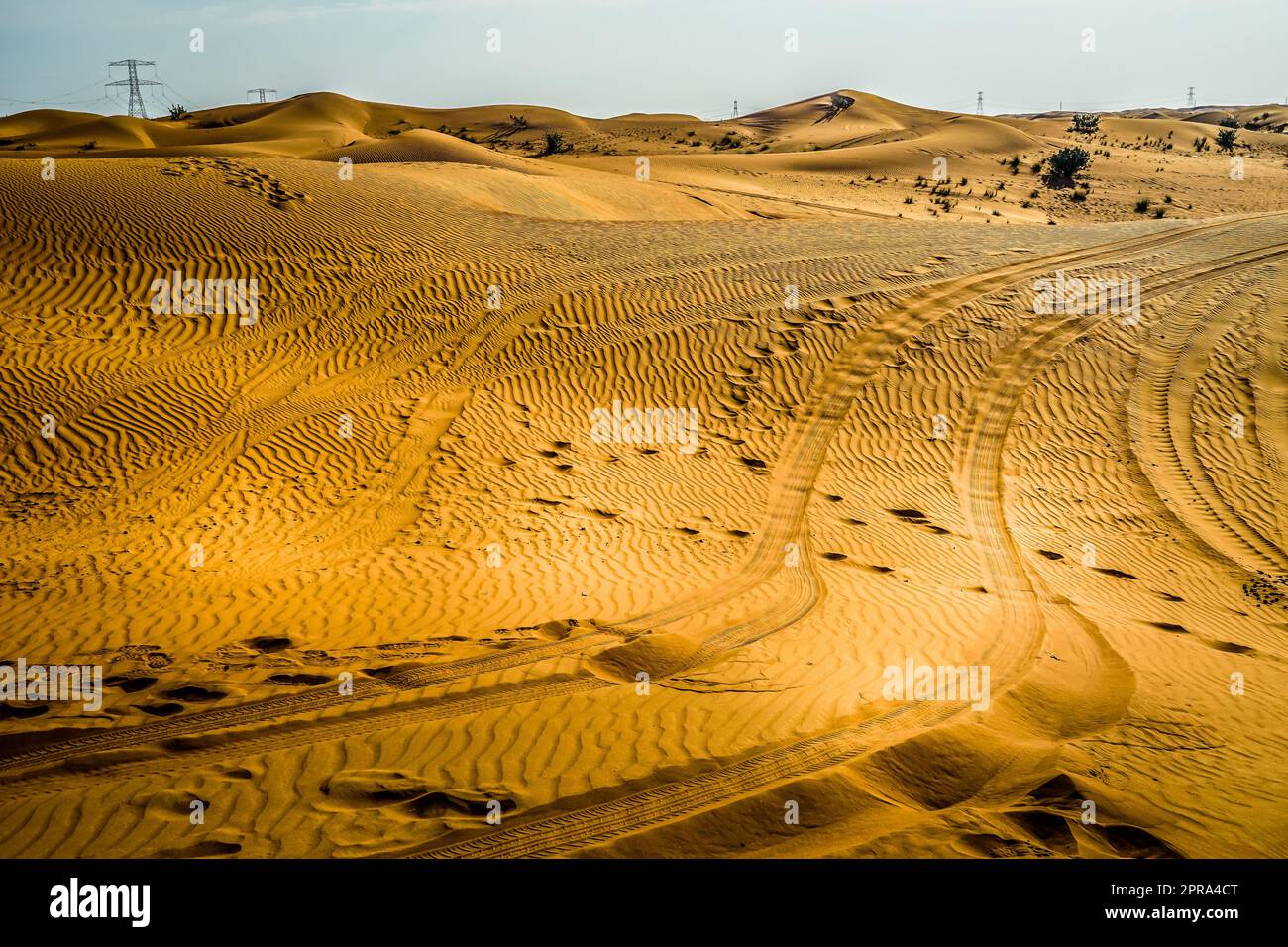 Arabian desert and transmission line Stock Photo - Alamy