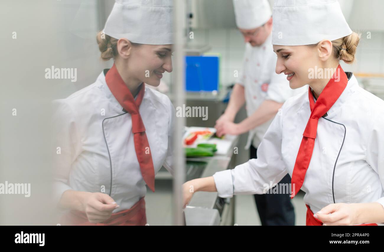 Cooking chefs hi-res stock photography and images - Alamy