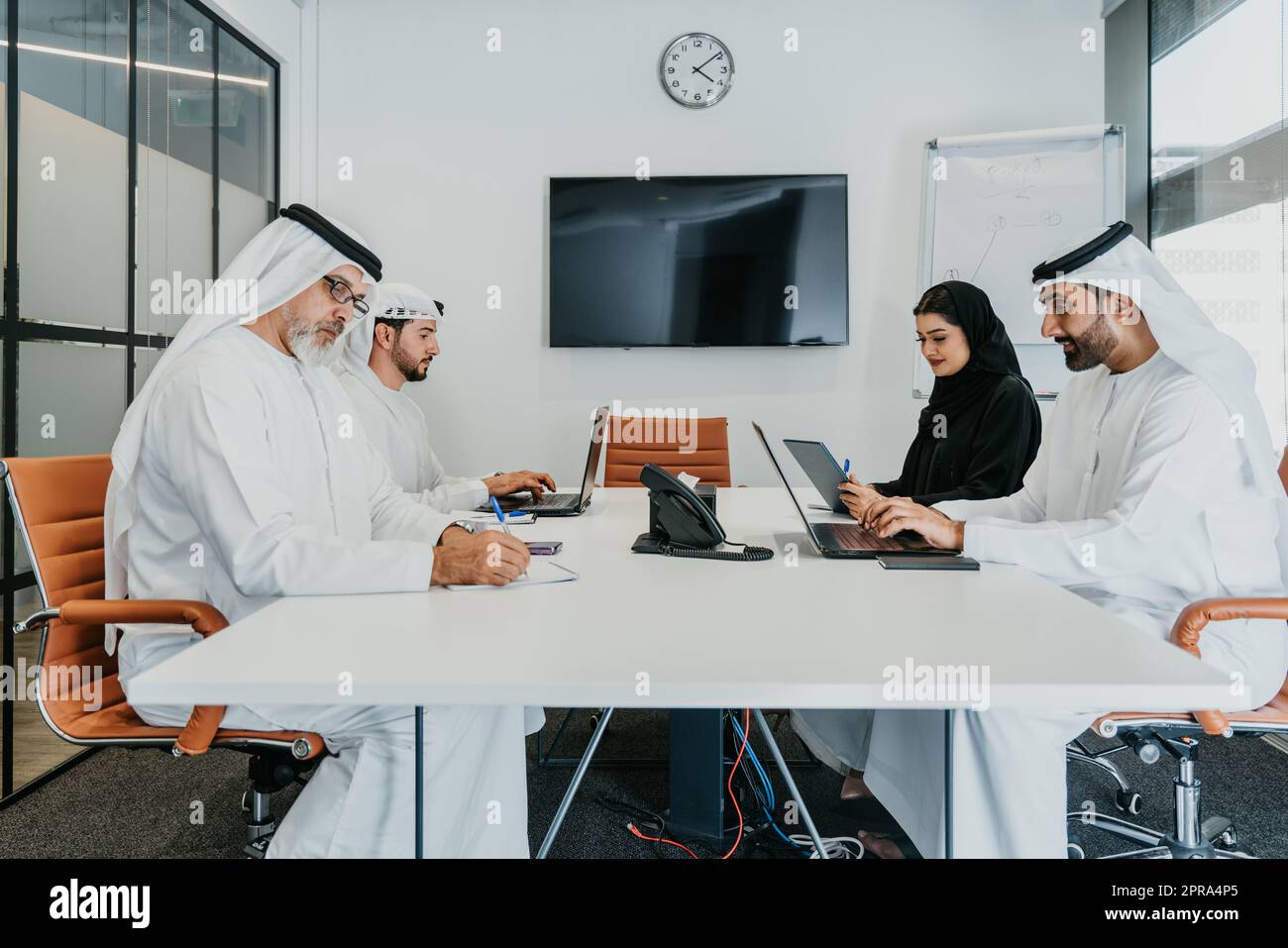 Group of middle-eastern corporate business people wearing traditional ...