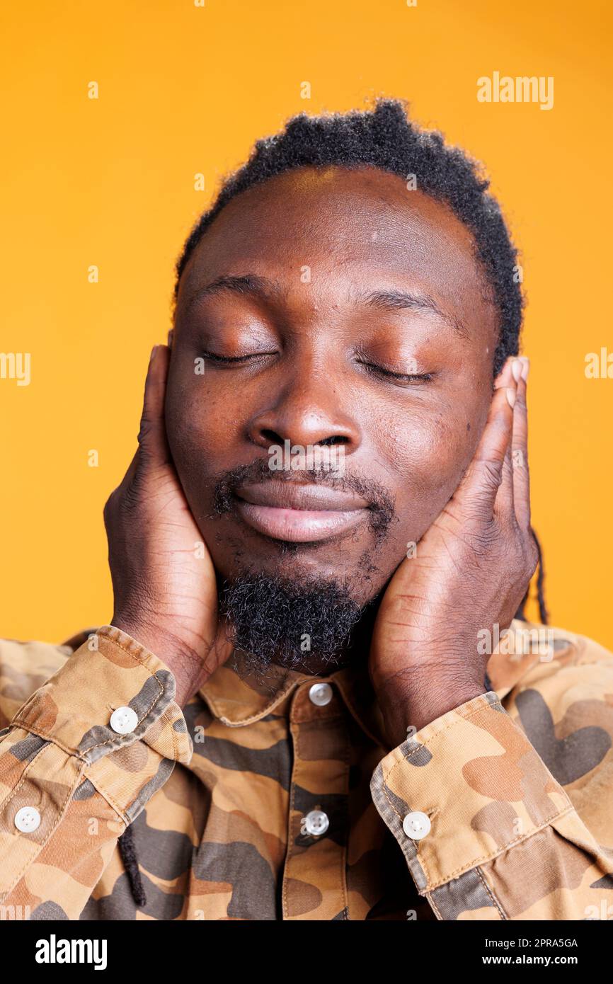 Monkeys gesture hi-res stock photography and images - Alamy