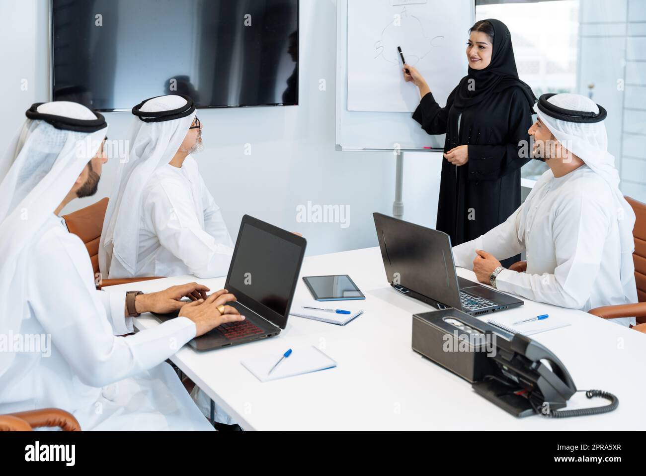 Group of middle-eastern corporate business people wearing traditional ...