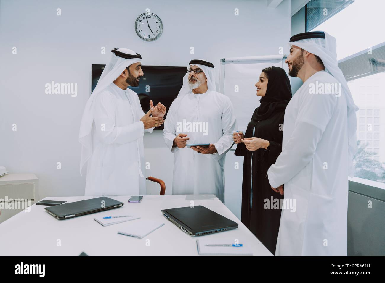 Group of middle-eastern corporate business people wearing traditional ...