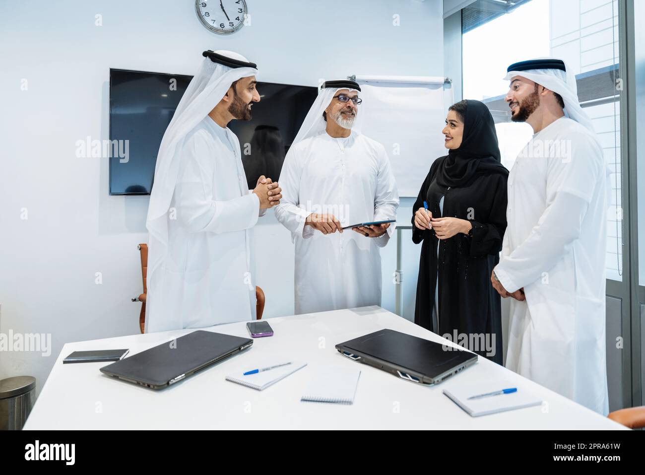Group of middle-eastern corporate business people wearing traditional ...