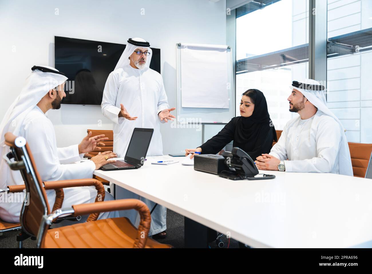 Group of middle-eastern corporate business people wearing traditional ...