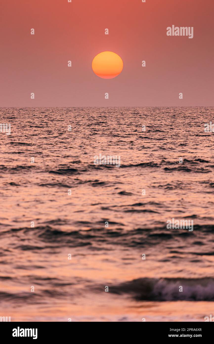 Setting by the sea hi-res stock photography and images - Alamy