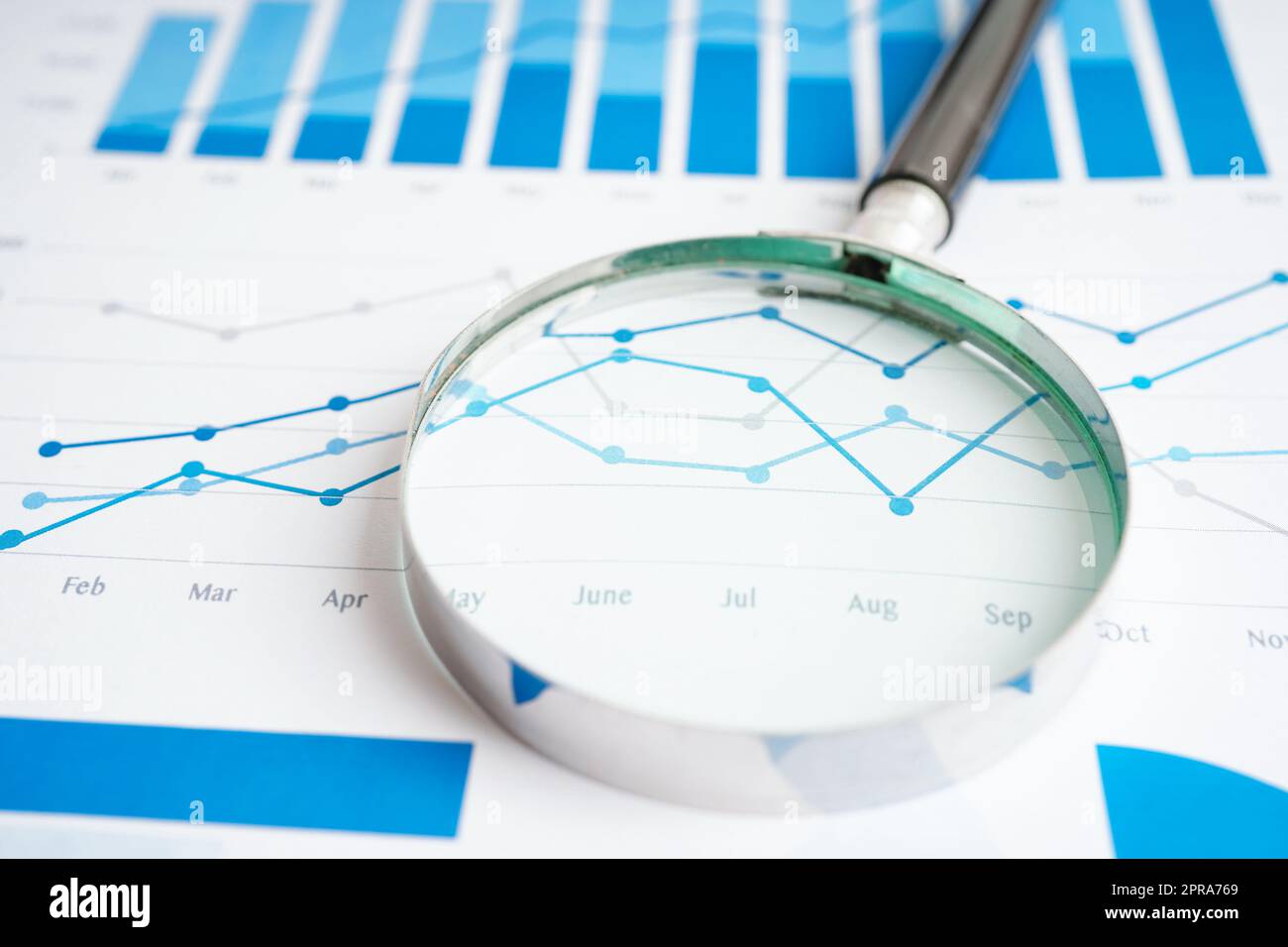 Magnifying glass on bar chart hi-res stock photography and images - Alamy