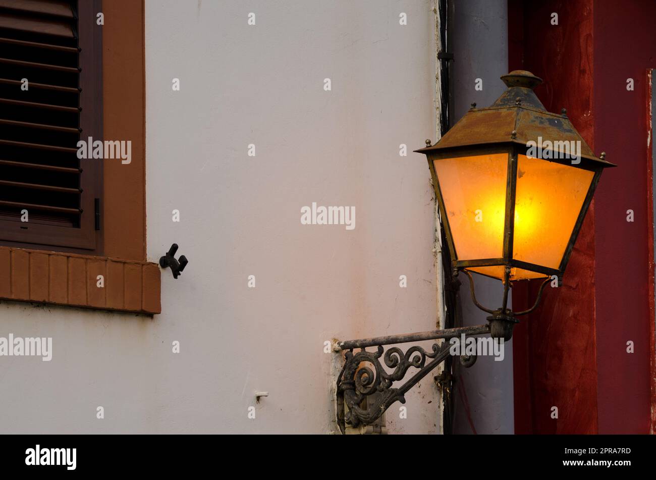 Golden light in streets hi-res stock photography and images - Alamy