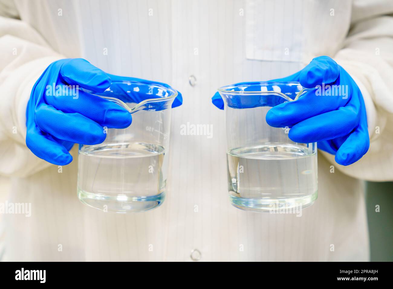 Laboratory glassware liquids hi-res stock photography and images - Alamy