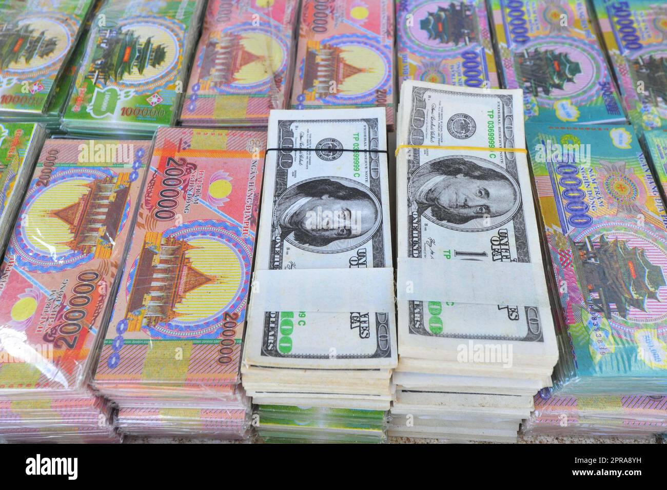 a money pile of various bank notes in different currencies Stock Photo ...